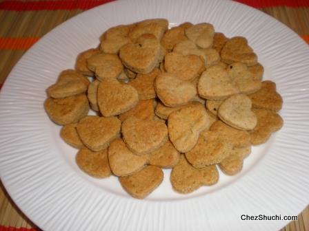 Baked Heart Shape Mathri-बेक्ड मठरी